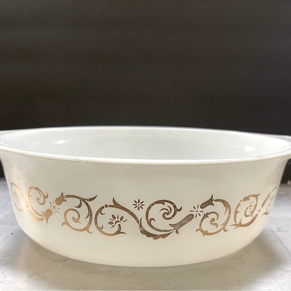 Pyrex | Kitchen | Pyrex Gold Scroll 12 Quart Made In The Usa | Poshmark